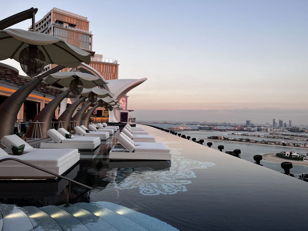 Cloud 22 infinity pool & lounge - I GOTO Dubai